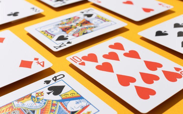 Initiez-vous au Bridge à Jakarta : le jeu qui stimule l’esprit