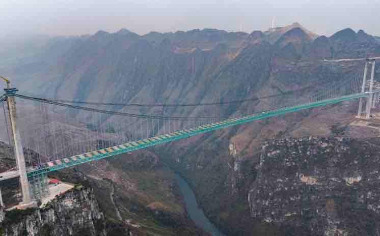 La Chine inaugure le plus haut pont du monde