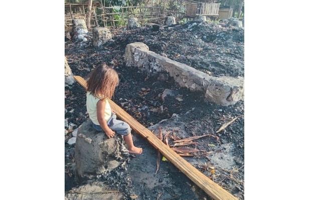Après avoir brûlé, le village de Waru Wora à Sumba a besoin de votre ...